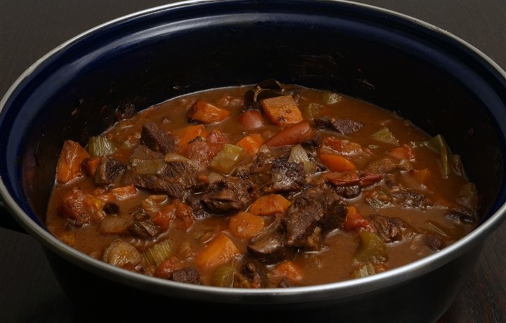 Gestoofd Rundvlees met Rode Wijn Recept | Foodictive